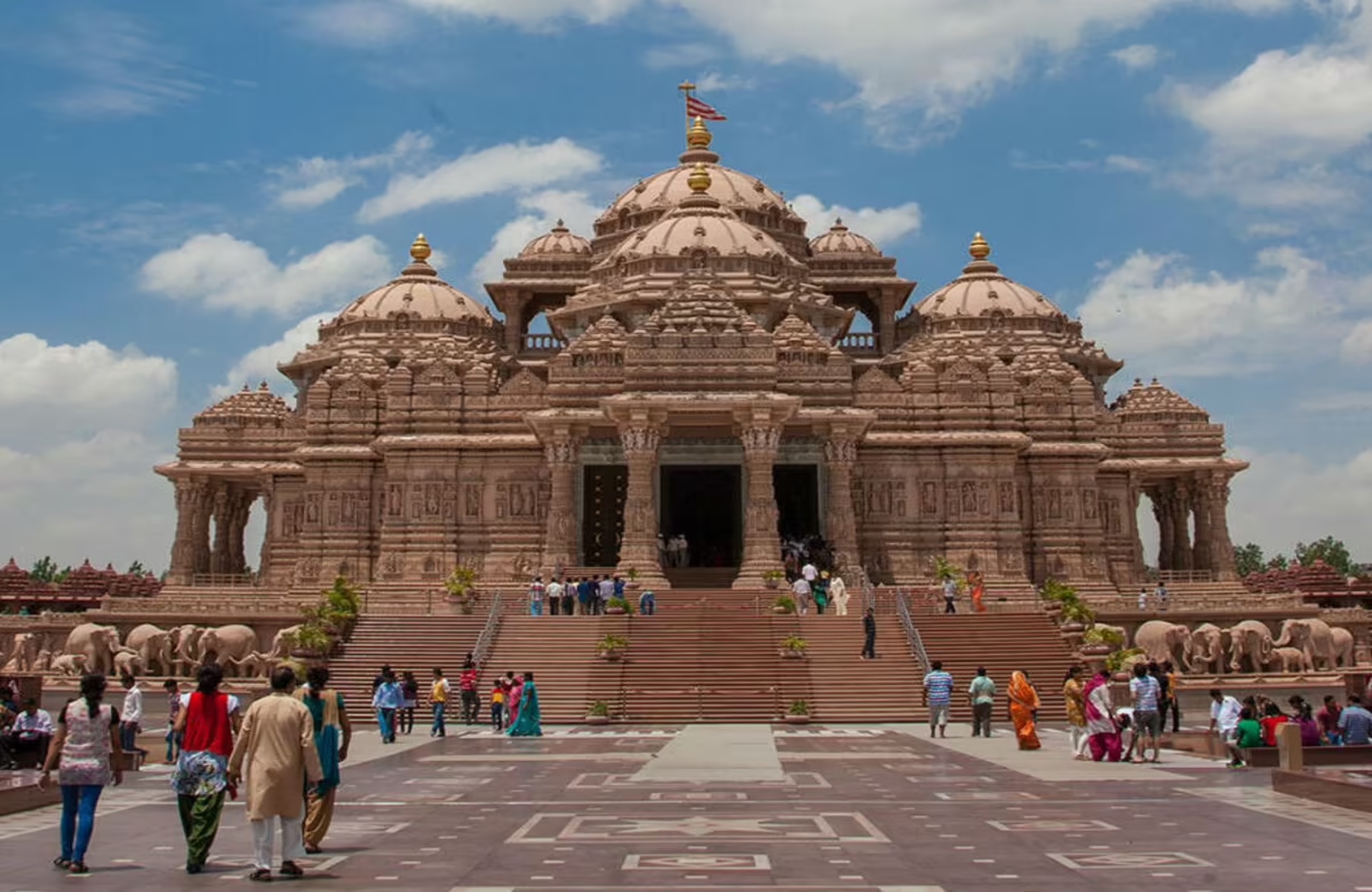 Spiritual Places in Delhi for Tourists: A Divine Travel Guide - Mony Blogs